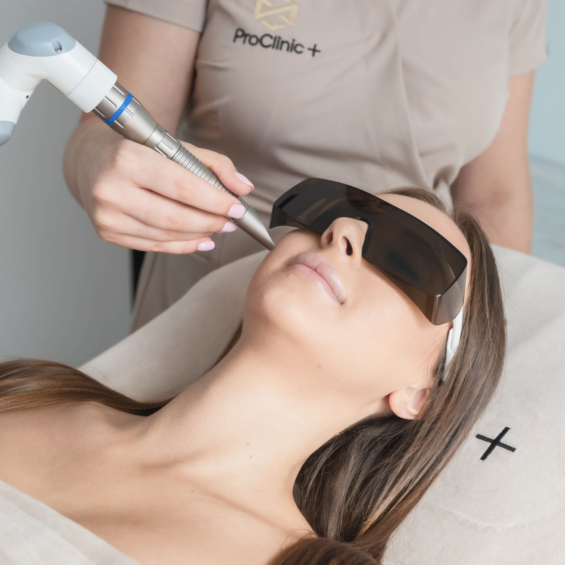 Endolifting twarzy Warszawa Śródmieście - Endolifting laserowy 4D